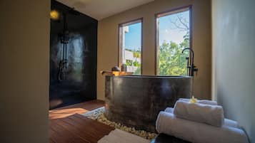 Quarto Duplo Superior, vista para a piscina | Spa