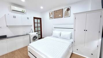 Quarto básico | Escrivaninha, espaço de trabalho para notebook, Wi-Fi de cortesia