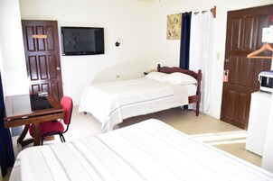 Quarto casal família | Escrivaninha, Wi-Fi de cortesia