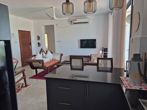 Apartamento, 2 quartos, acessível, varanda | Sala