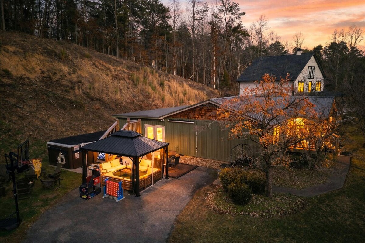 Dollywood Cabin • Arcade Games • Hot Tub • Sauna • Firepit | Dolly's ...