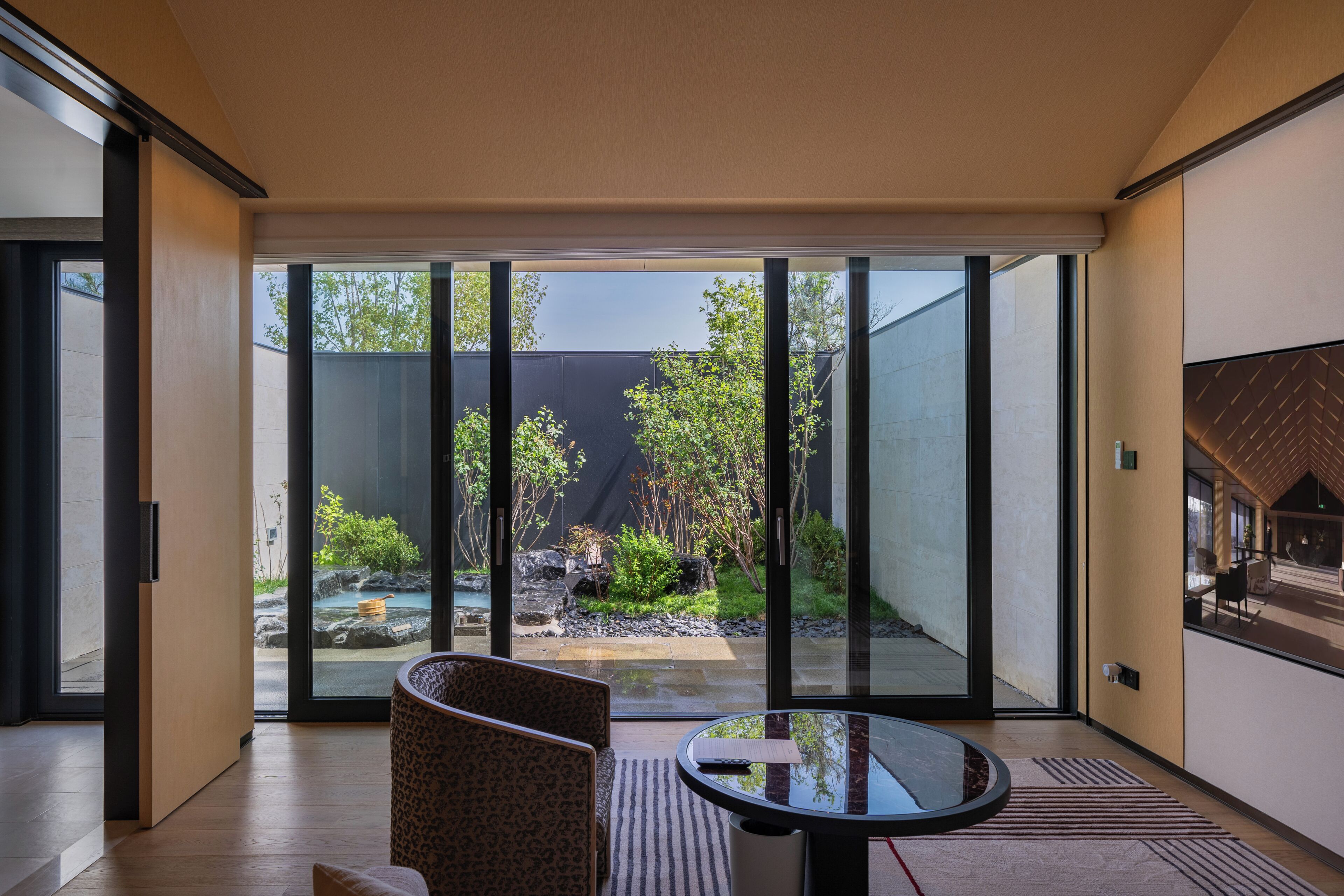 Quarto quádruplo família, 1 quarto, não aceita animais de estimação, vista para o pátio | Wi-Fi de cortesia