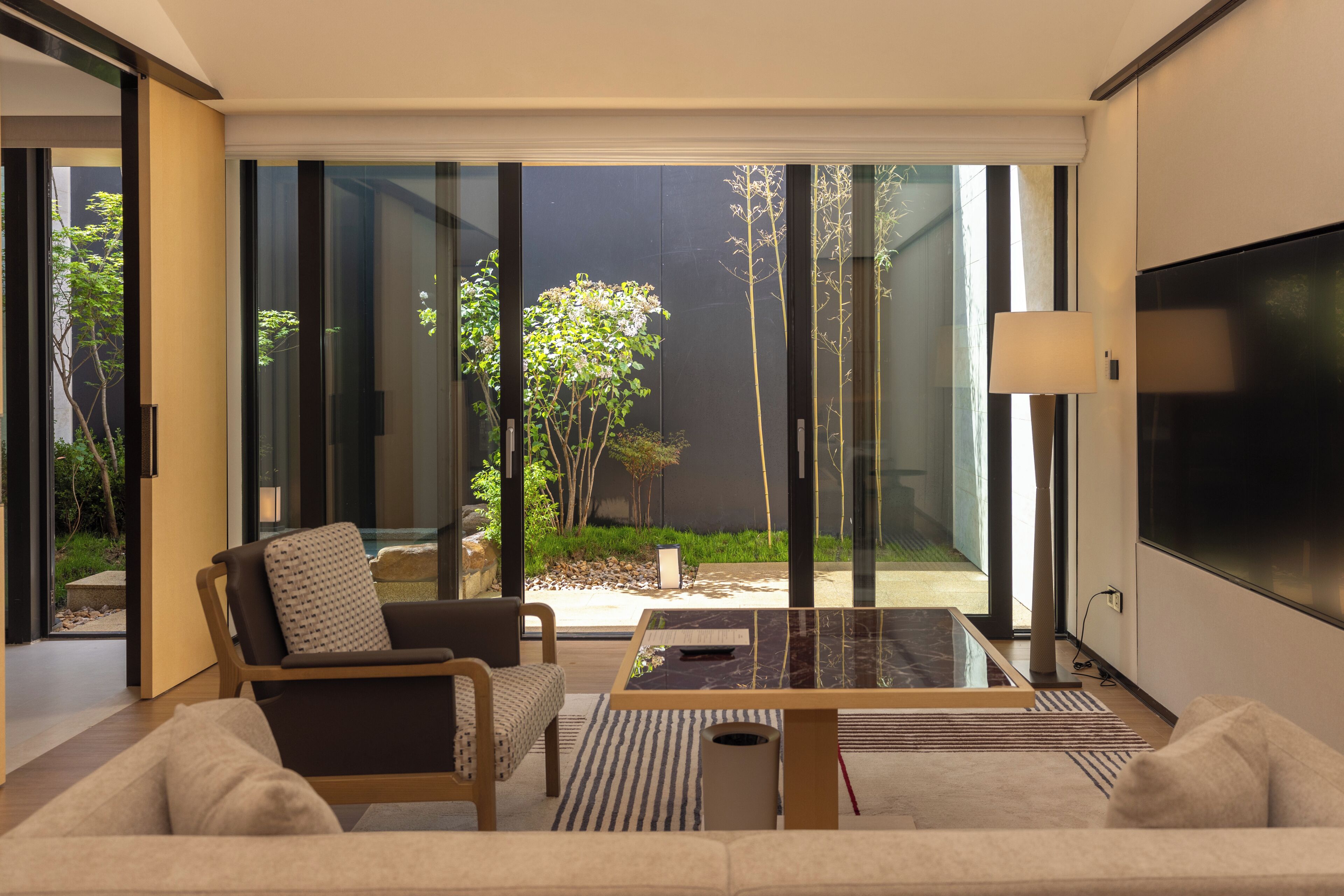 Quarto quádruplo família, 1 quarto, aceita animais de estimação, vista para o pátio | Wi-Fi de cortesia