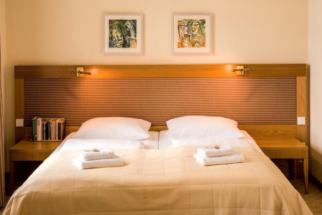 Quarto Duplo | Cofre no quarto, secretária 