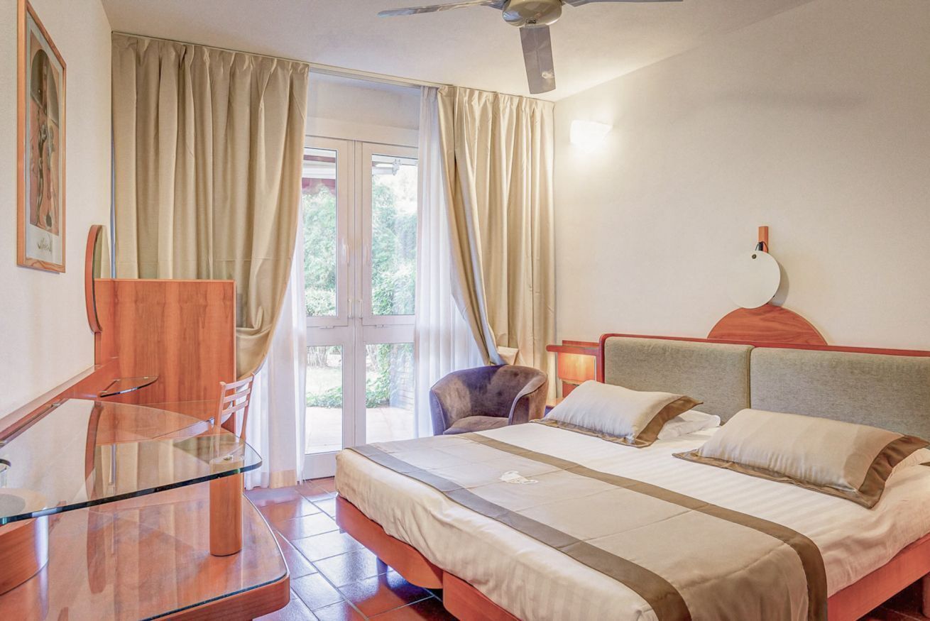 Hotel Room Of Approximately 25 Square Meters Located On The Ground Floor, Surrounded By Nature And 300 Meters From The Sea.traditionally Furnished, It Features A Double Bed, Private Bathroom, And Outdoor Space Where You Can Relax.it Is Equipped With:- Ai - Campiglia Marittima