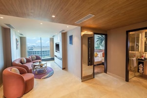 WoW Suite - Guest King - City View | Área de estar | Impressoras