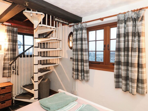 Sammy Hakes Cottage - Watchet
