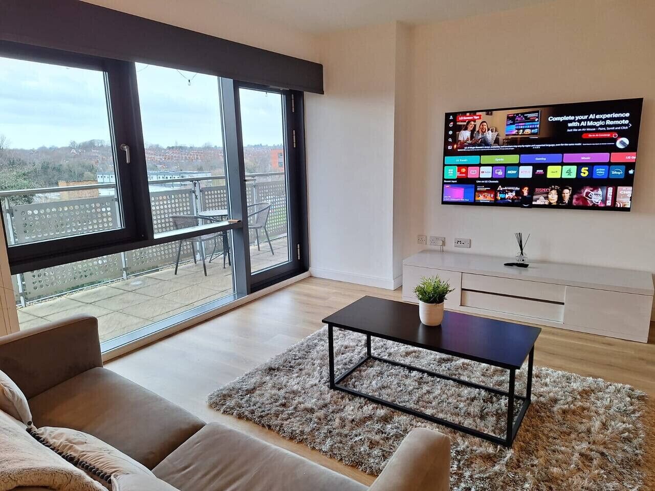 Cosy Flat With River-view Balcony, Free Secure Parking, And City Centre Location - Leicester
