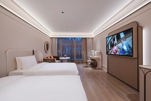 Quarto luxo, 2 camas de solteiro | Edredons de pluma, frigobar (abastecido com itens grátis)