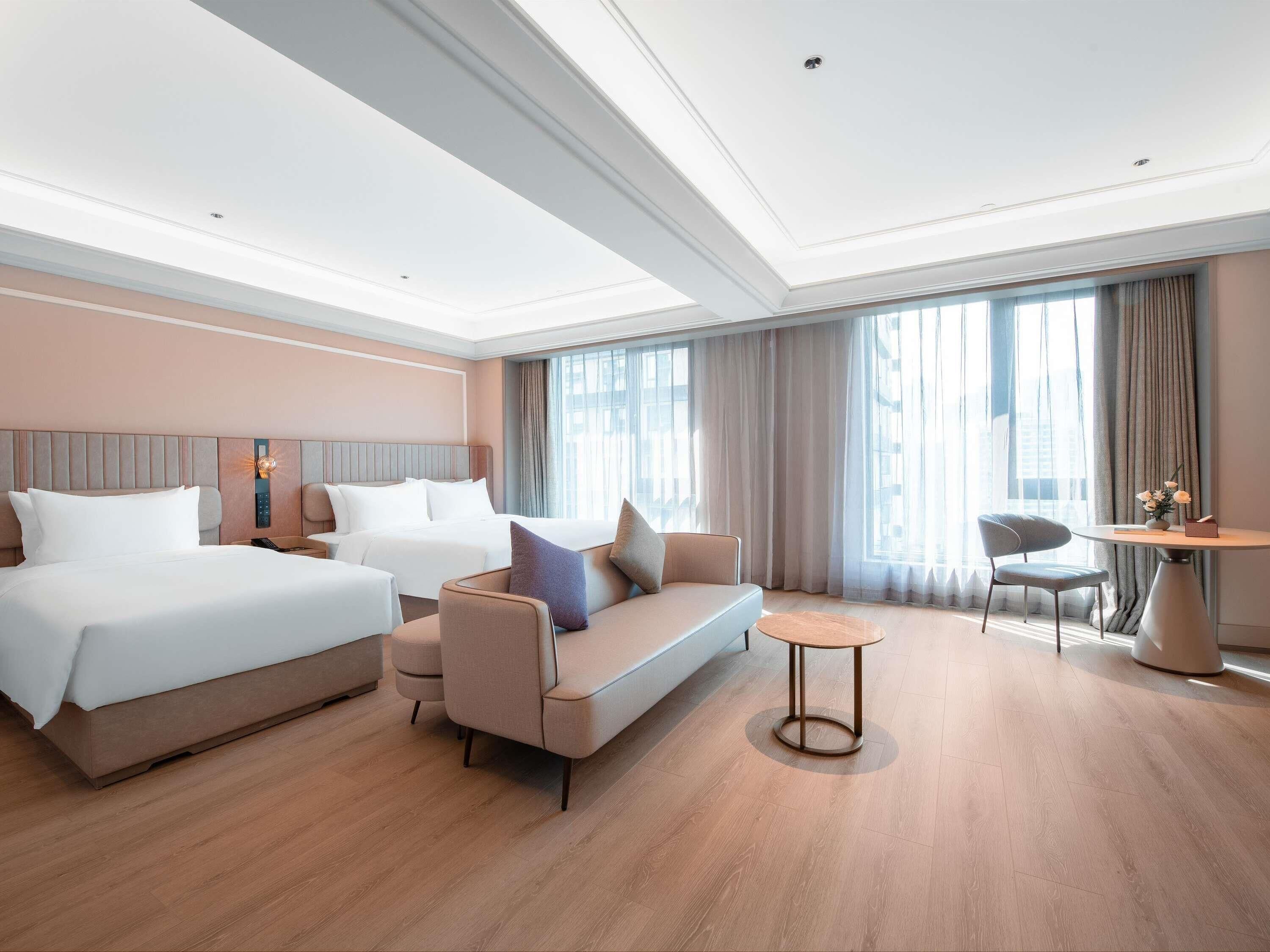 Edredões de penas, minibar grátis, cortinas/cortinados opacos 