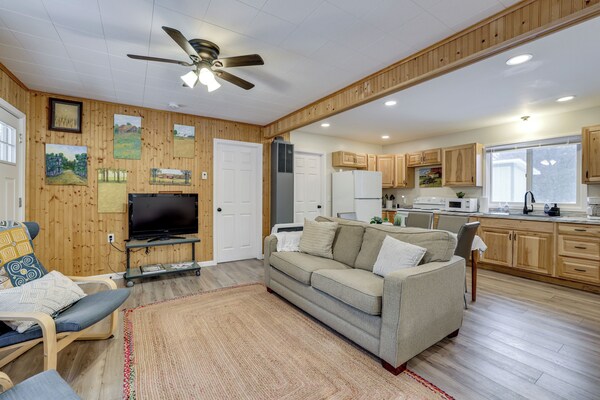 Fish, Bike & Hike! Wooded Irons Getaway Near River - Norman Township