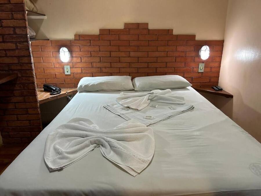 Quarto triplo | Escrivaninha