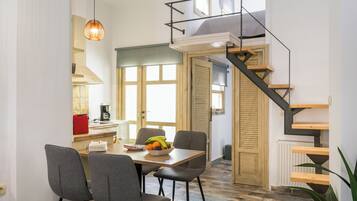 Apartamento, no rés do chão | Restaurantes