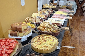 Pequeno-almoço tipo buffet diário incluído 