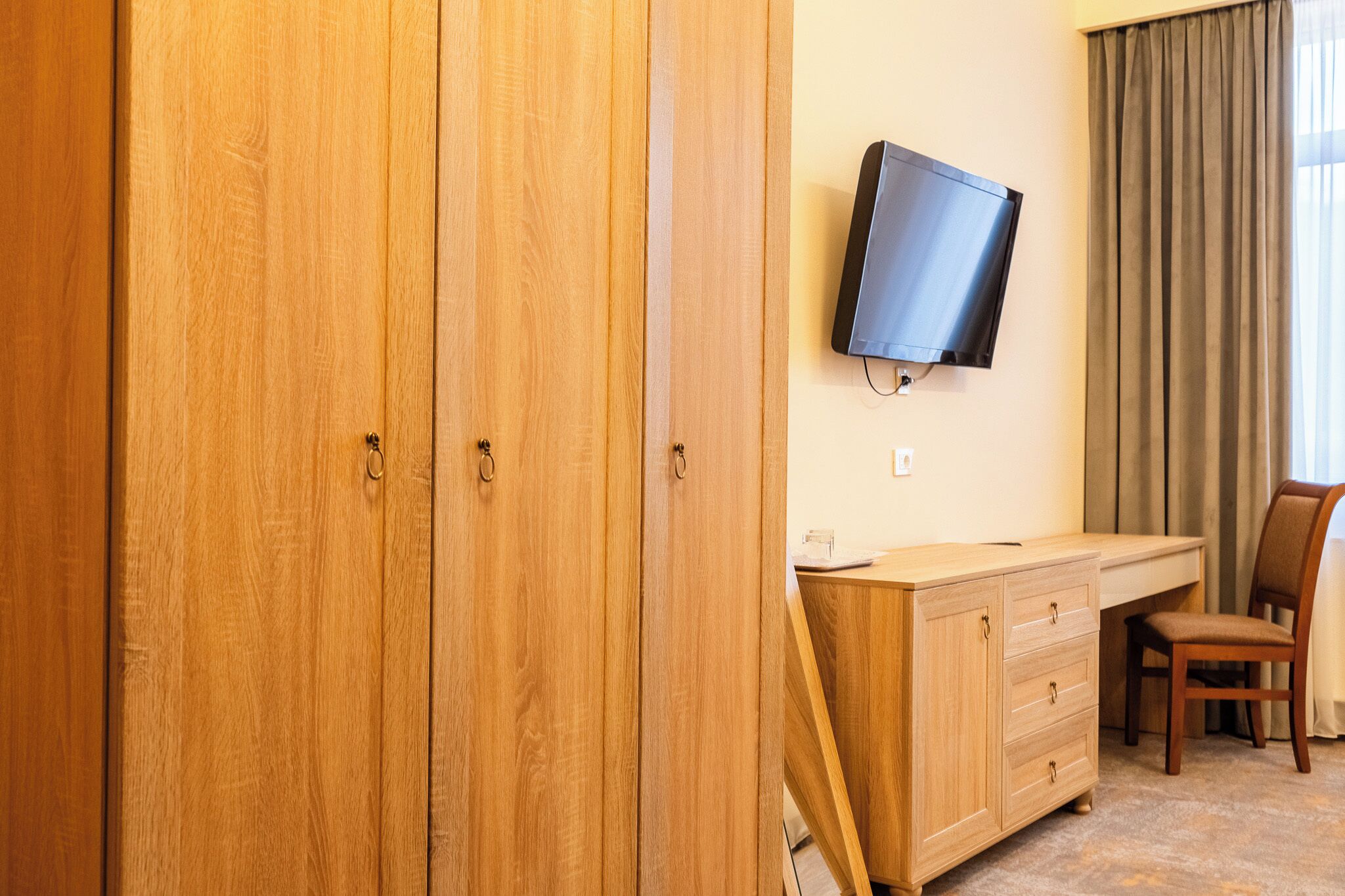 Cortinas/cortinados opacos, ferro/tábua de engomar, Wi-fi grátis 