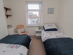 2 quartos, individualmente decorados, individualmente mobiliados