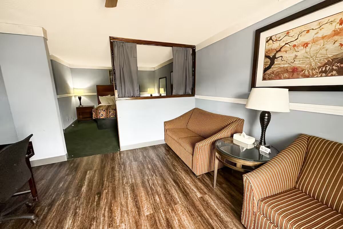 Room Near Sunset Park W/ Seasonal Outdoor Pool  Affordable & Convenient Stay - Ridgeway, SC