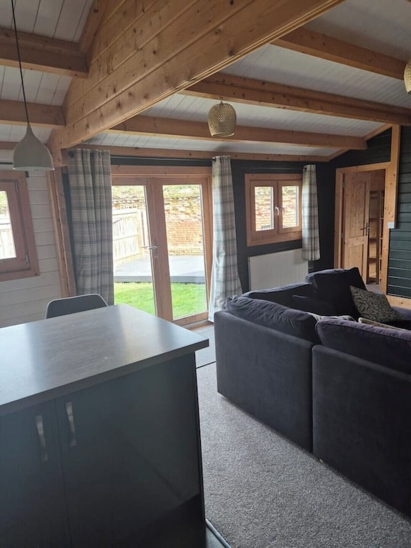 Cosy Cabin Close To Heathrow Airport, Windsor Castle, Legoland, Thorpe Park - Windsor, UK