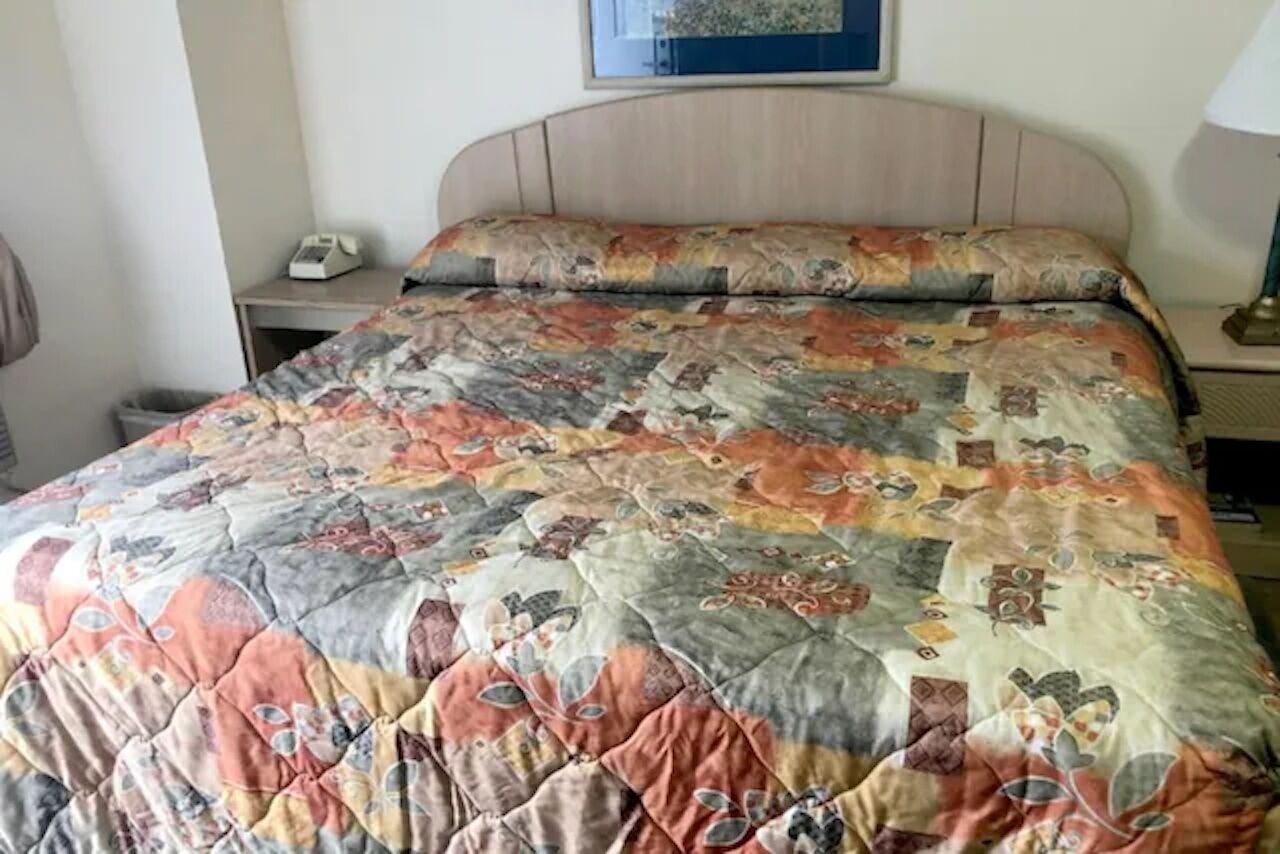 Premium Room W/ Jetted Tub | Near Miles To Women's Rights Historical Park - Seneca Falls, NY