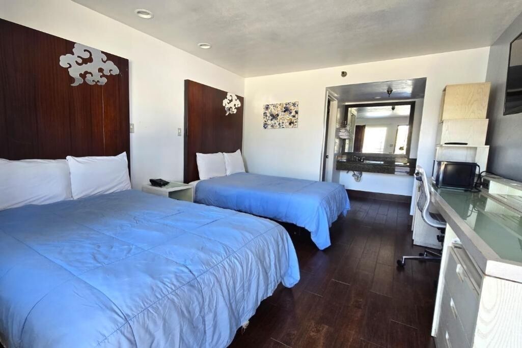 Family Room With Easy Access To Disneyland Parks | Free Parking - Buena Park, CA