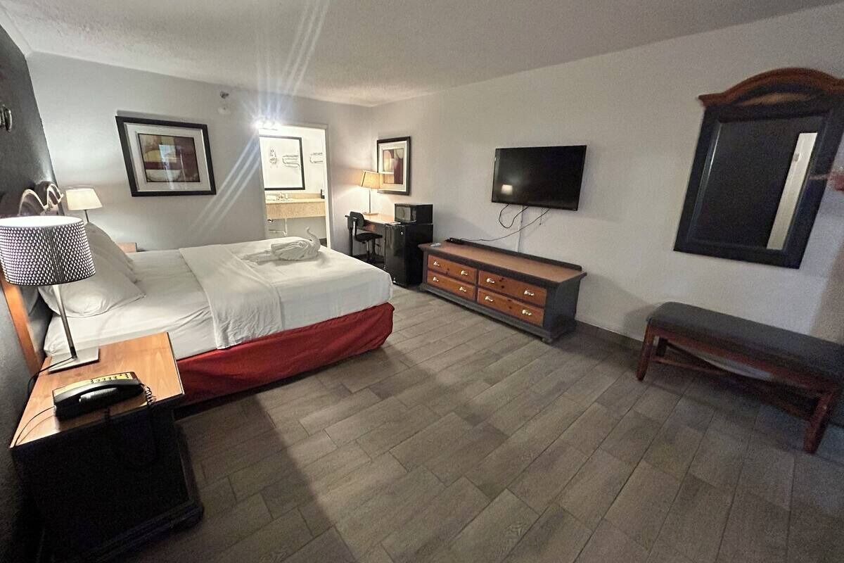 Budget-friendly Room W/ Free Parking | Parks, Trails & Meadowview Golf Nearby - Illinois