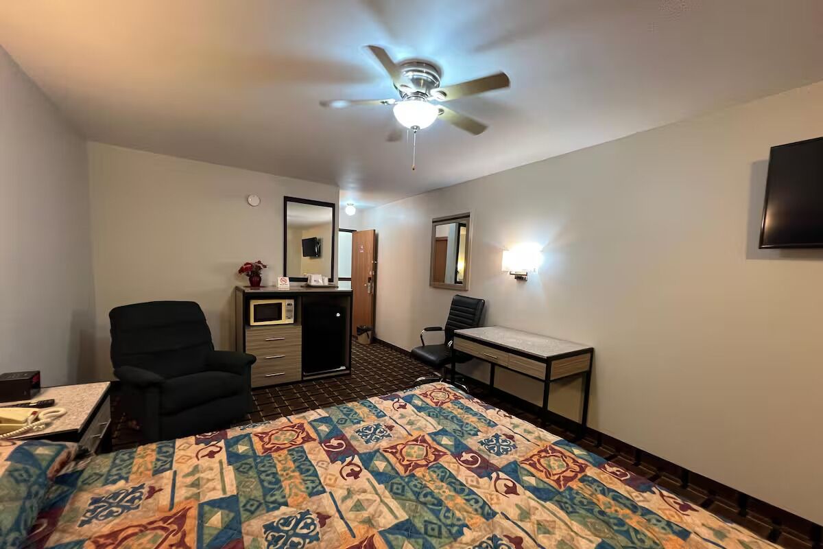 Family-friendly Room Near Major Highways | Easy Stopover Stay + Free Parking - Nebraska City, NE