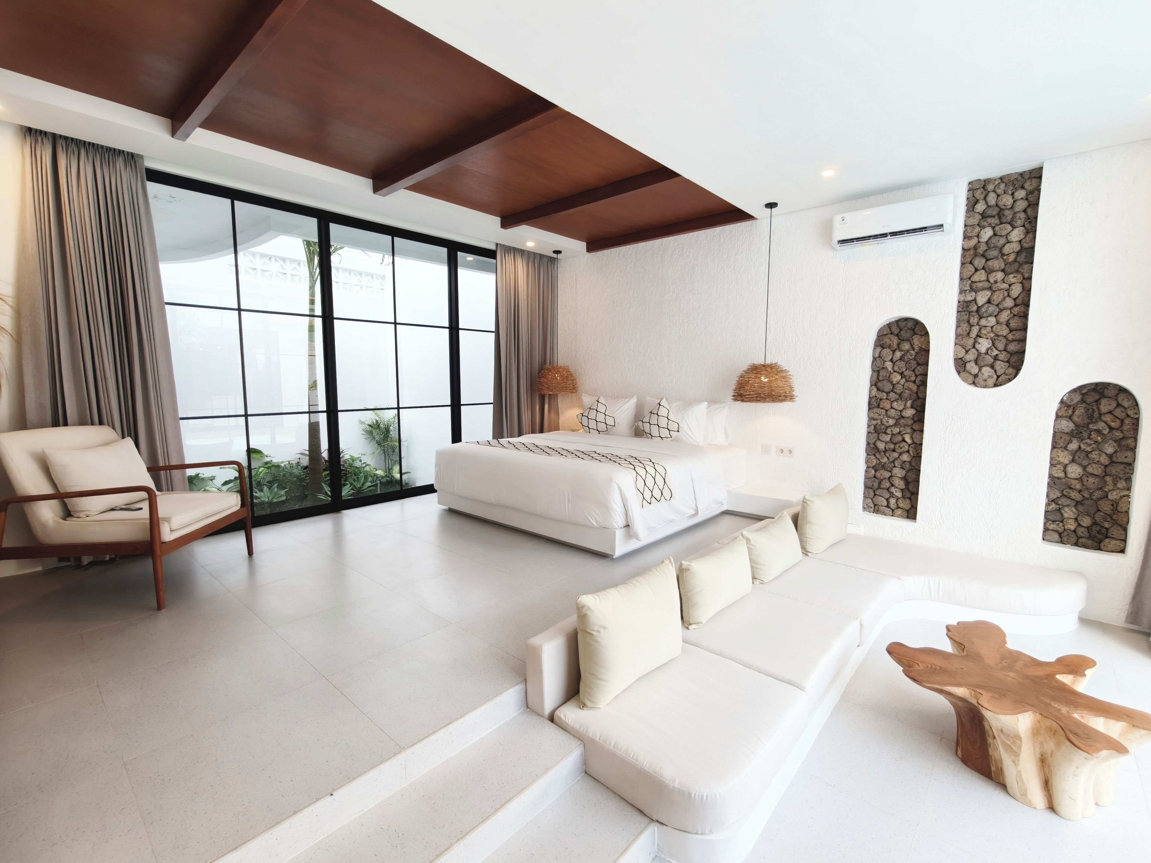 Vila superluxo, 3 quartos, piscina particular, vista para a piscina | Cofres nos quartos, escrivaninha, espaço de trabalho para notebook