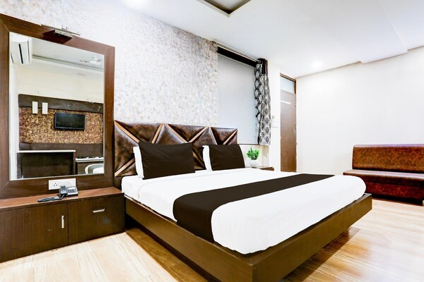 Super Collection O Kampoo Tiraha Road - Gwalior