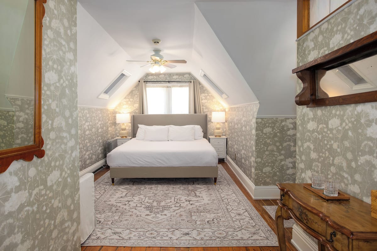 Quarto casal | Individualmente decorados, ferros/tábuas de passar roupa