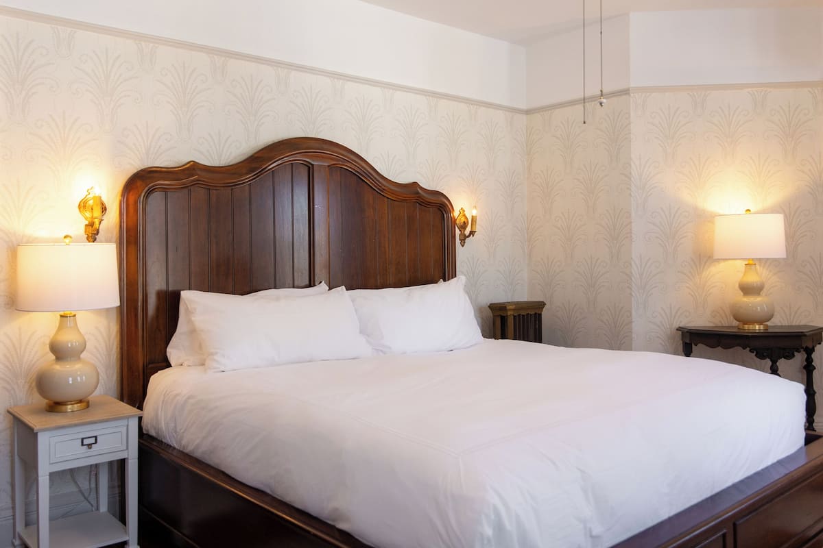 Suíte família, 3 quartos | Individualmente decorados, ferros/tábuas de passar roupa