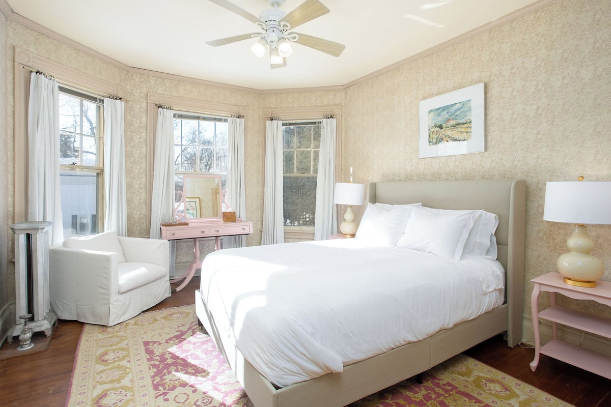 Quarto casal, vista para o jardim | Individualmente decorados, ferros/tábuas de passar roupa