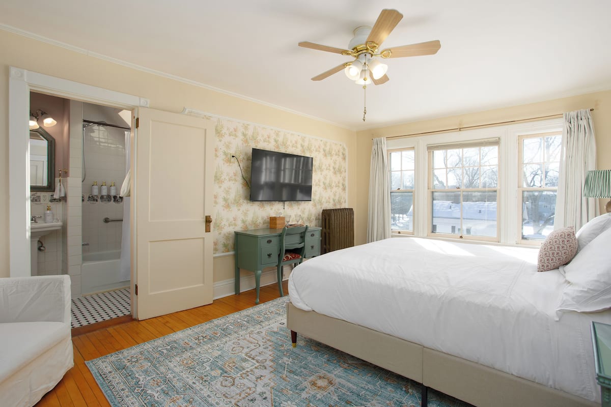 Quarto casal, vista para o jardim | Individualmente decorados, ferros/tábuas de passar roupa