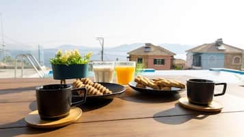 Apartamento Deluxe, varanda, vista para o mar | Refeições ao ar livre