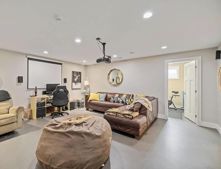 Waterfront Home: Slide & Hot Tub - Île-du-Prince-Édouard