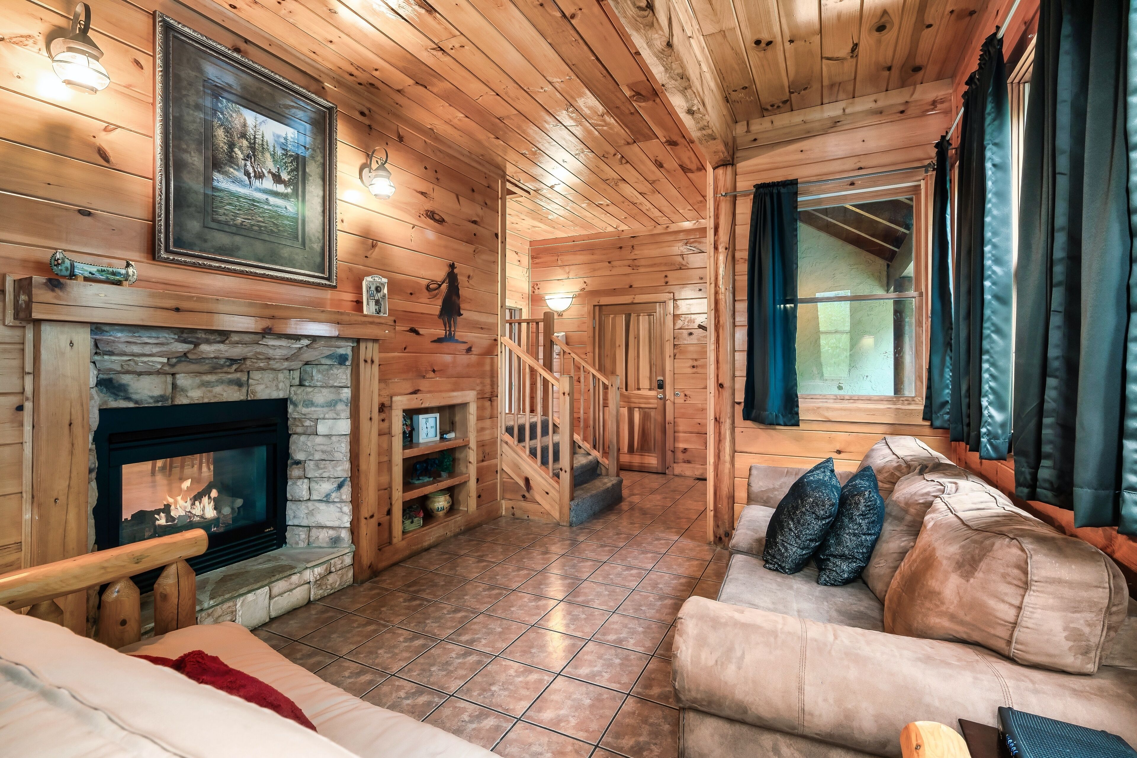 Grand Mountain Retreat W/ Games & Hot Tub - Pigeon Forge, TN