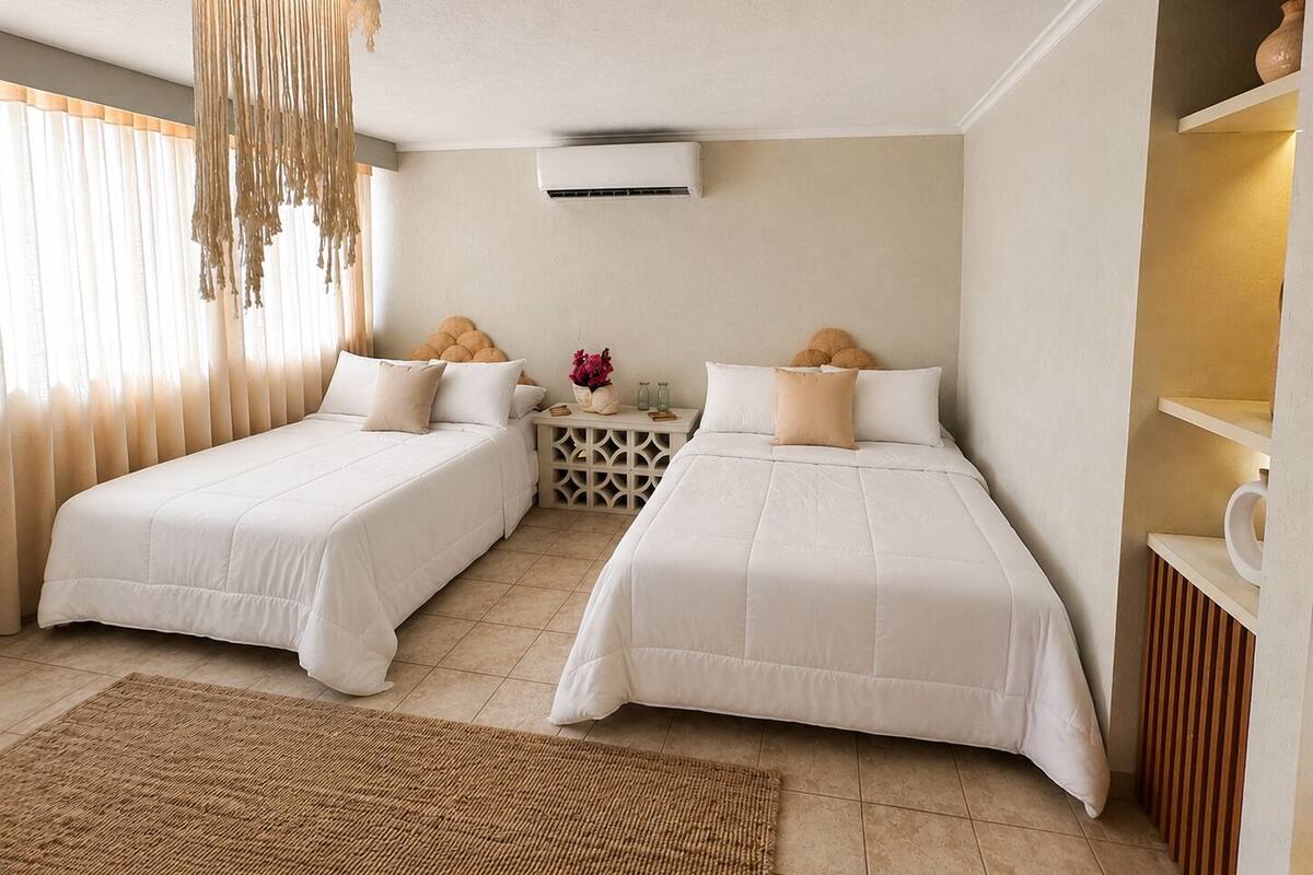 Quarto Quádruplo Superior, Vista para a cidade | Minibar, quartos insonorizados, Wi-fi grátis 