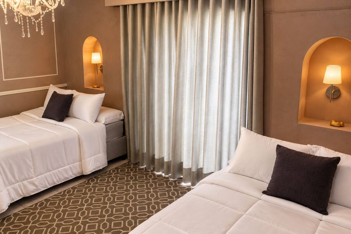Quarto Quádruplo de Luxo | Minibar, quartos insonorizados, Wi-fi grátis 