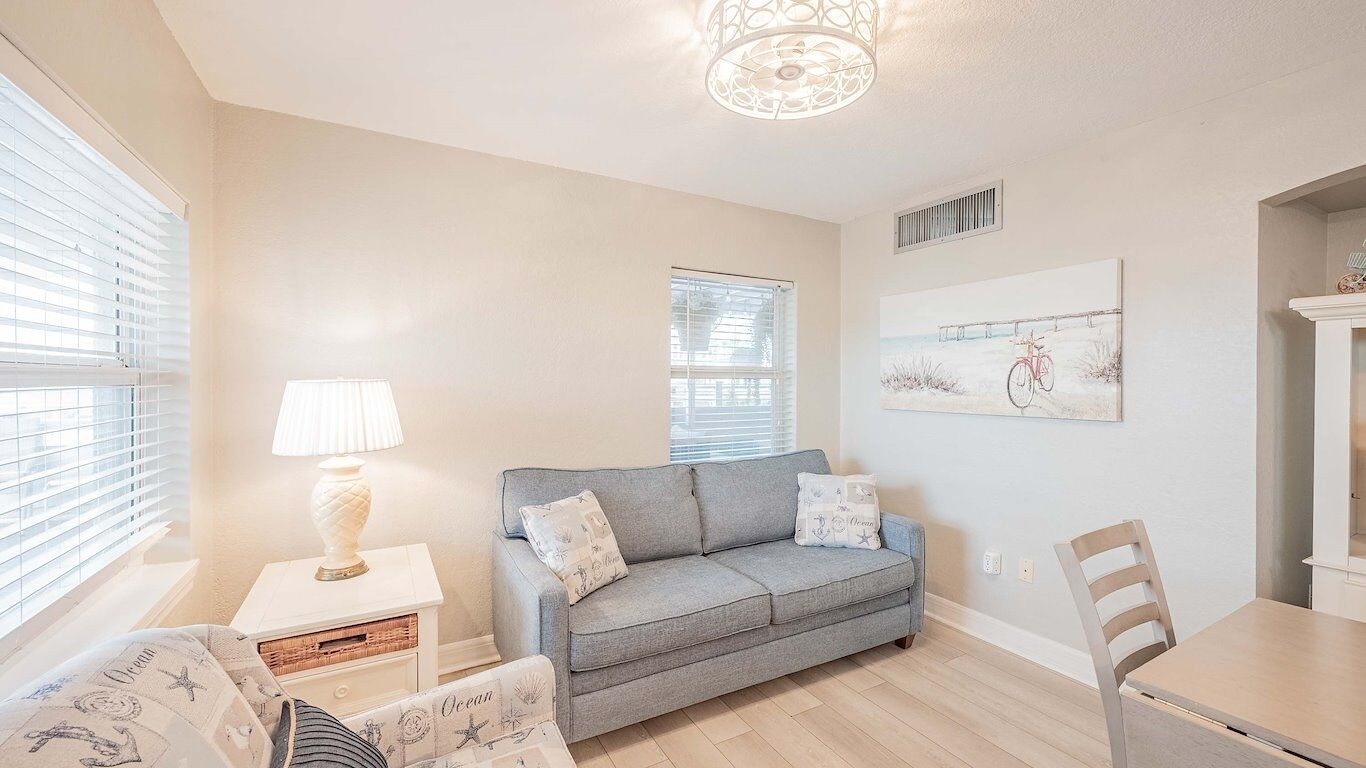 Bright Room Steps From Gulf Coast Dining & Shopping - Clearwater Beach, FL