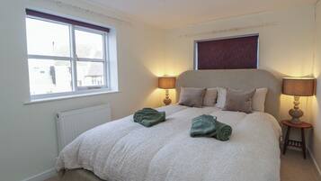 2 quartos, individualmente decorados, individualmente mobiliados