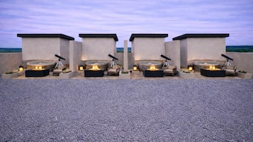 Quarto Deluxe, vista para o vale | Banheira de hidromassagem exterior