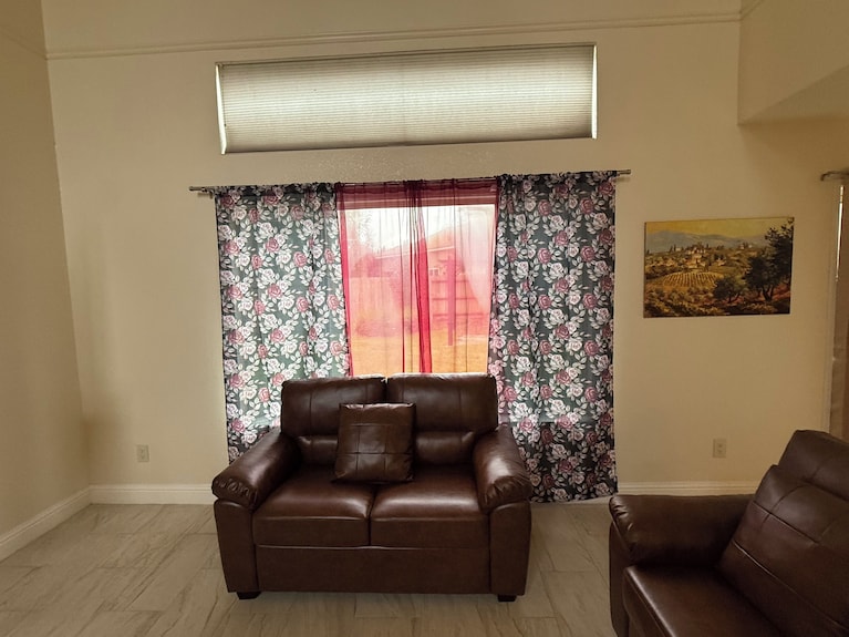 Wonderful 3-bedroom House With Ac In Charming Stockton - 史塔克頓