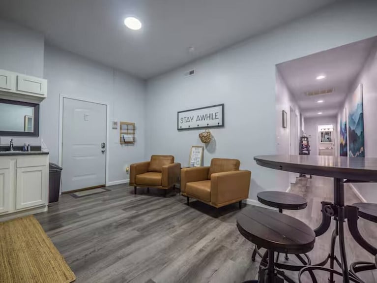 The Bunkhouse On The Square, Pet Friendly! - Maryville, MO