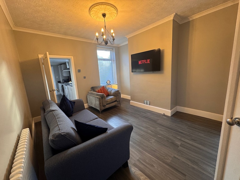 Central Near Hospital 2 Bedroom - Sleeps 4 - Self Check In - Fully Furnished - Carlisle