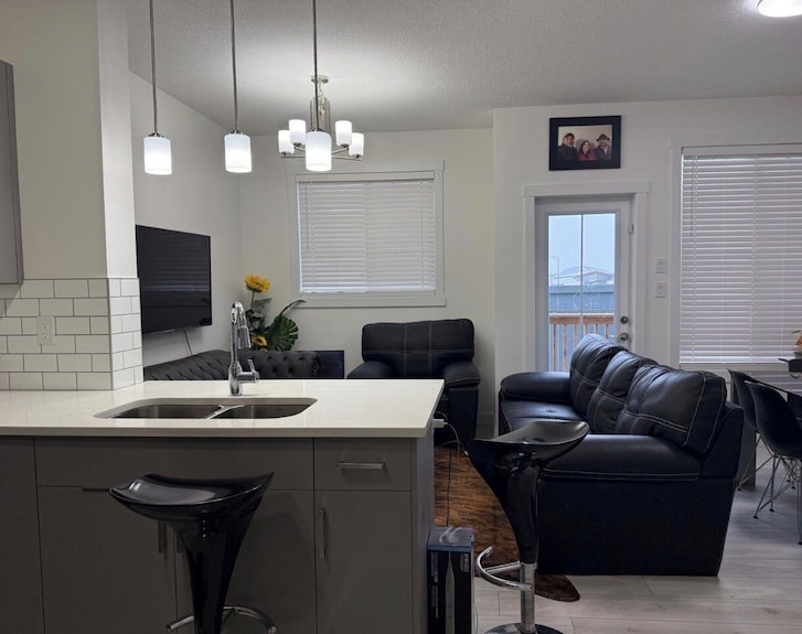 Home Away From Home, Hope It Feels Like Home And You Enjoy Every Moment Here - 알버타