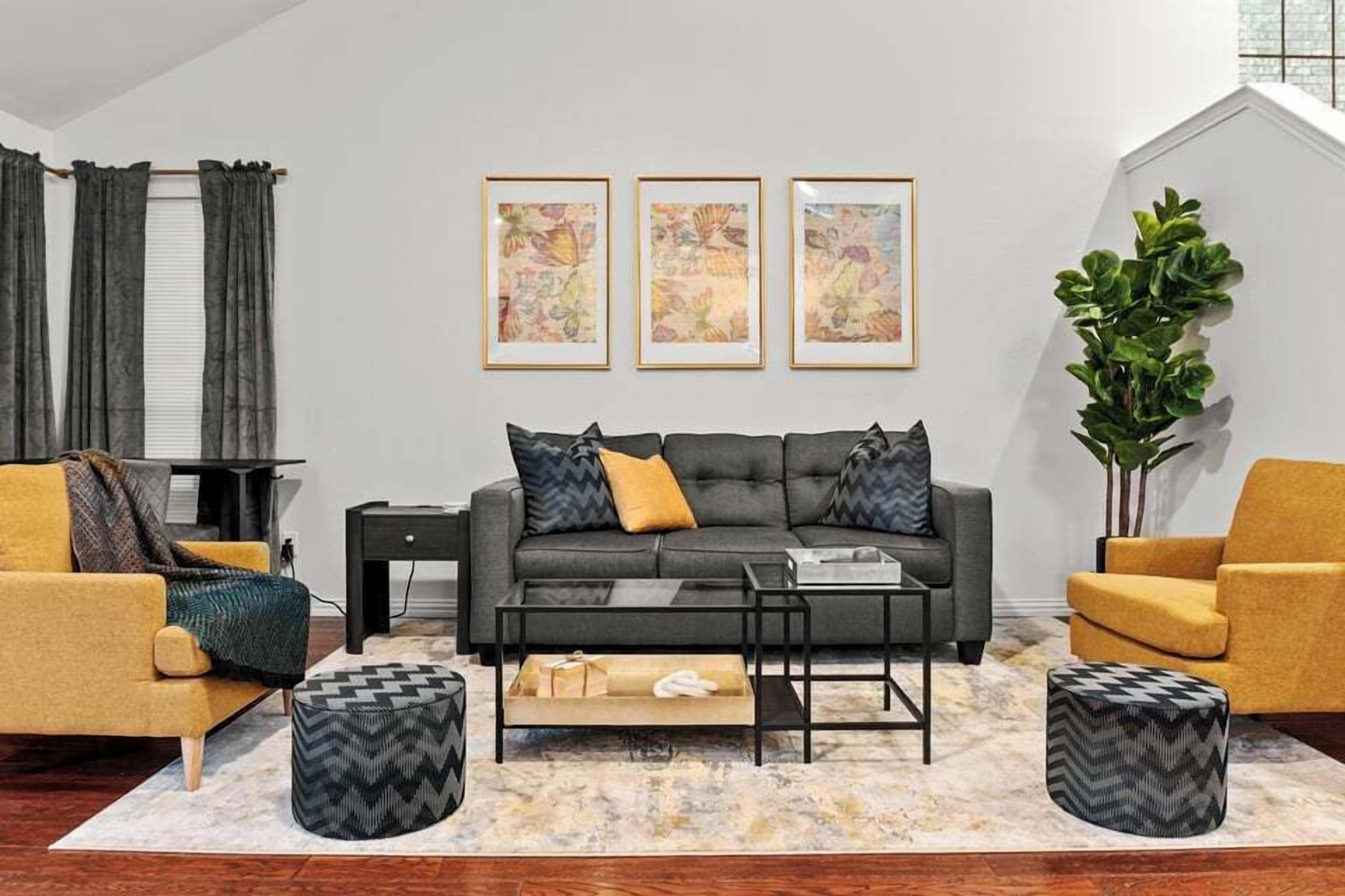 Stylish Luxury Home Near Legacy Offices - Plano, TX