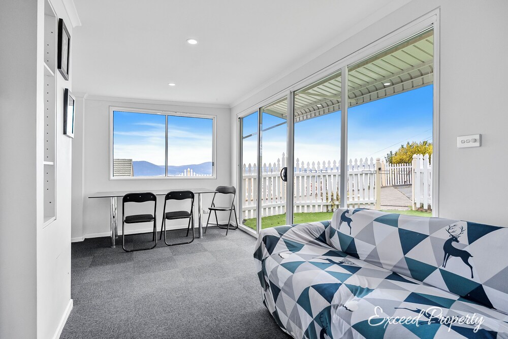 Lenah Valley Lookout Retreat - Hobart | Vrbo