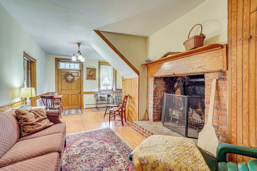 Rural & Historic Detour Escape W/ Horses On-site! - Frederick, MD