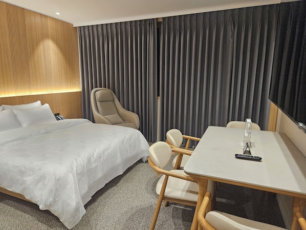 Quarto casal premium, vista para a cidade | Wi-Fi de cortesia