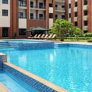 Apartamento Deluxe, varanda, Vista para a cidade | Piscina