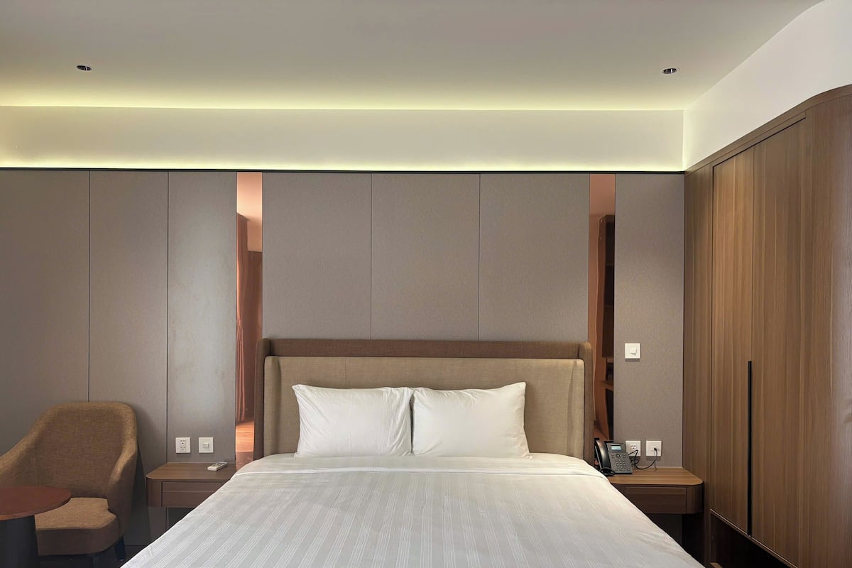 Quarto Duplo Básico para 1 Pessoa, Vista para a cidade | Secretária, secretária adequada para computadores portáteis
